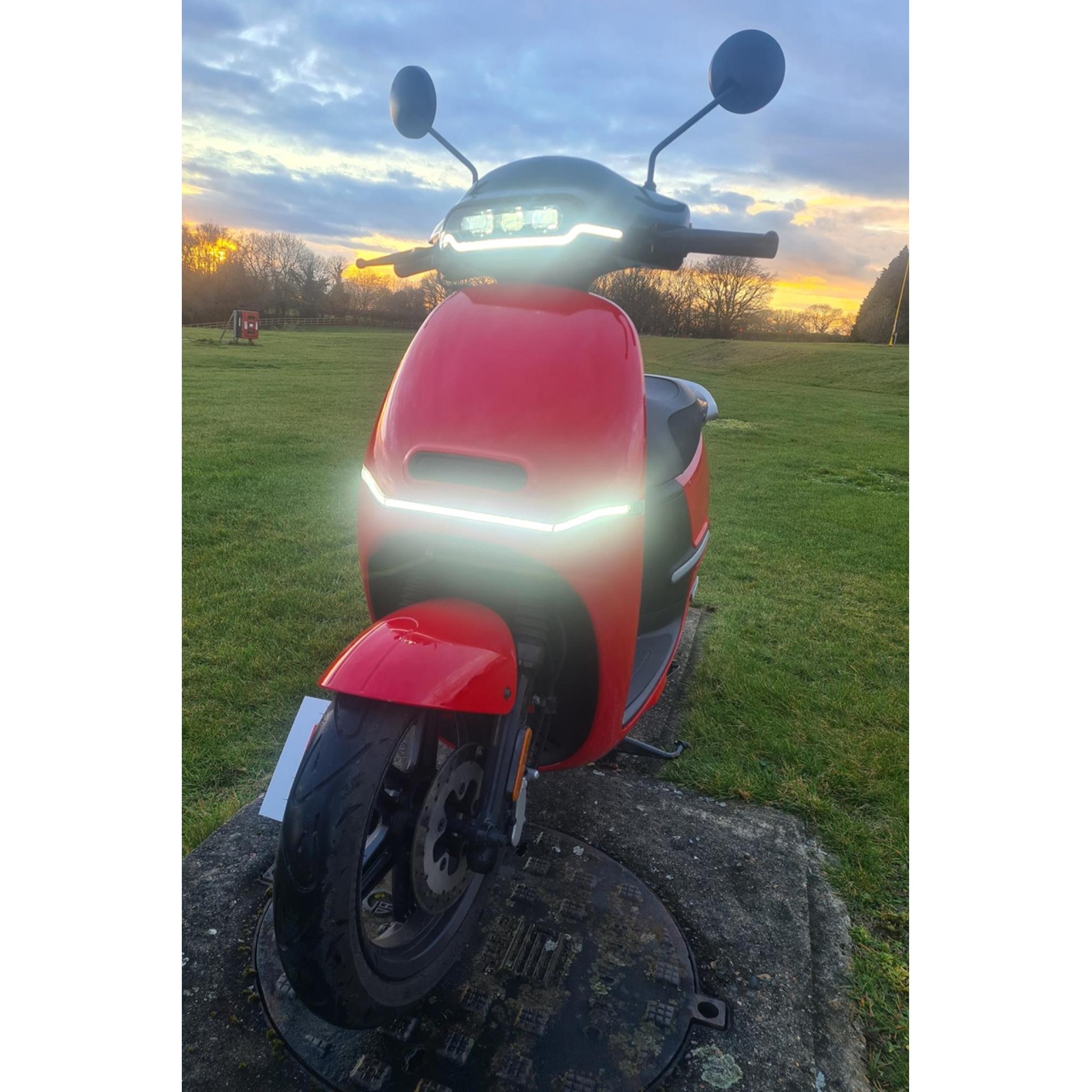 Pre-owned Horwin EK3 Electric Motorcycle. 1200 Miles