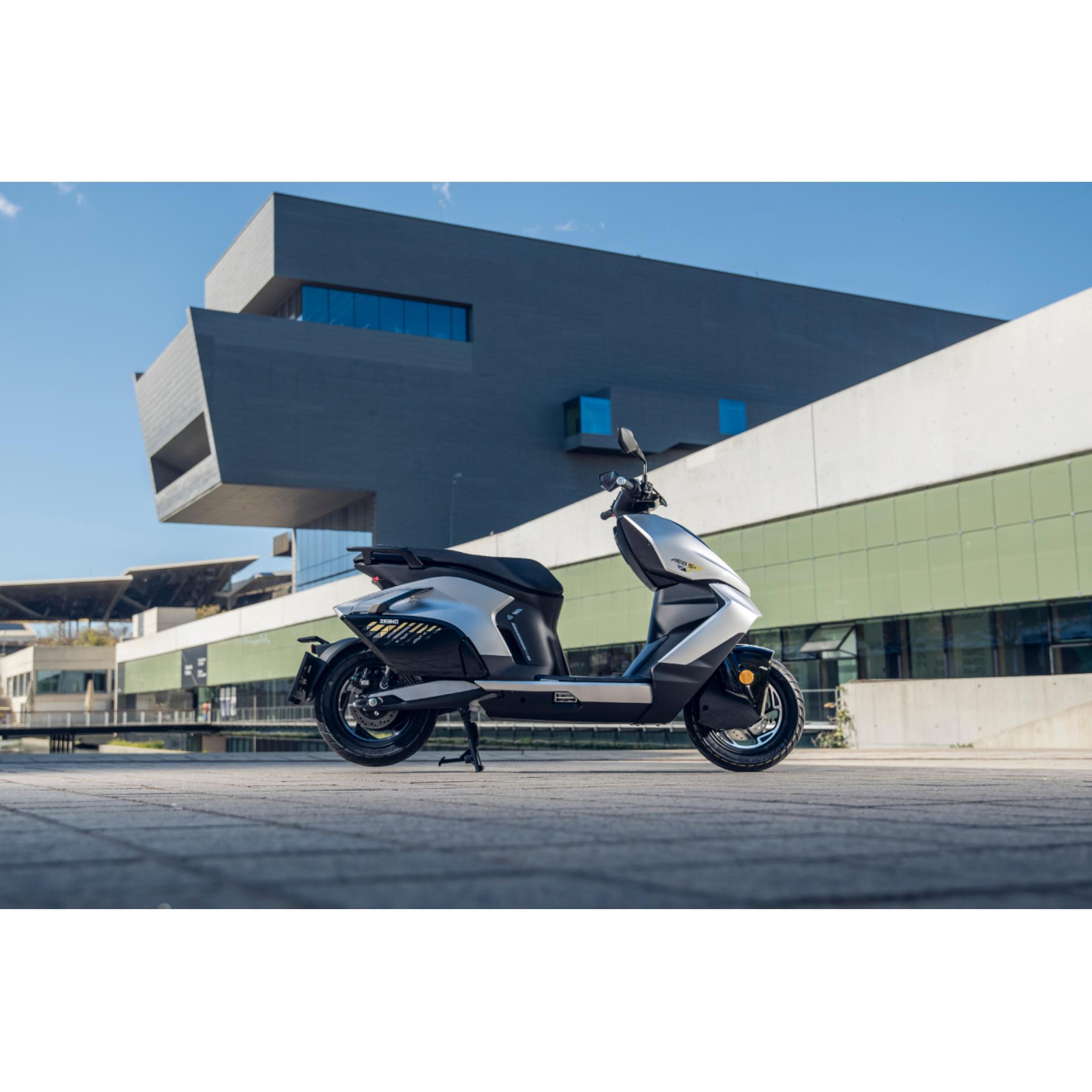 Zeeho AE8S+ 12.5KW 62mph Electric Scooter 60 Mile Range