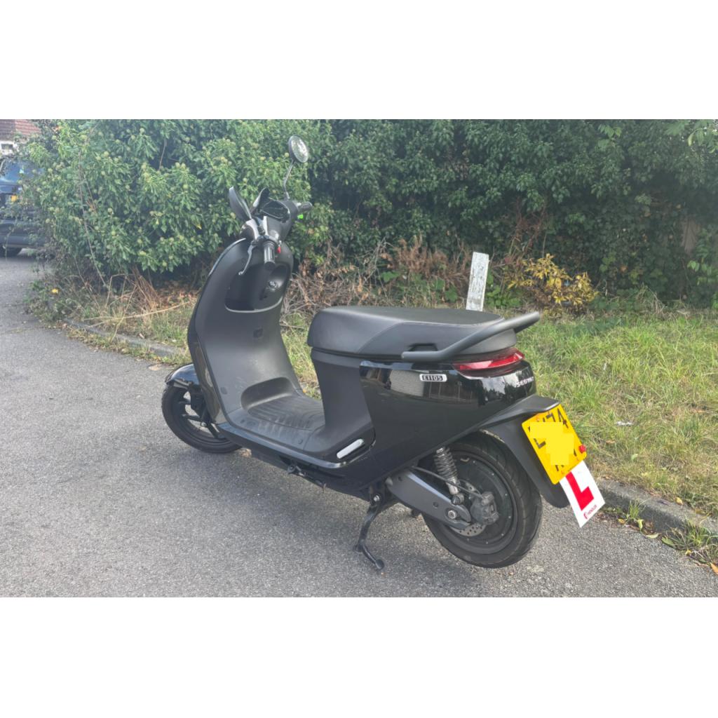 Pre-owned Segway E110s 28mph Electric moped. 1800 Miles
